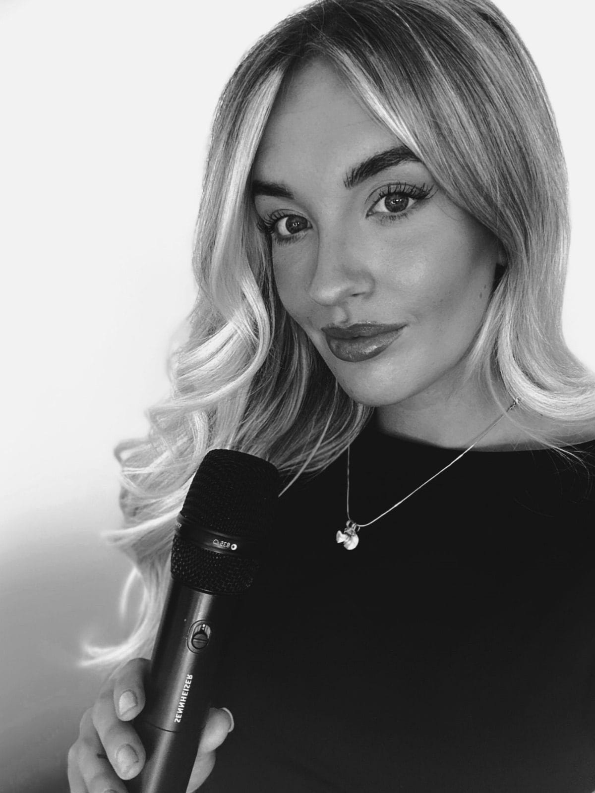 Ellie Louise | Henry's Wine Bar | Hythe, Kent